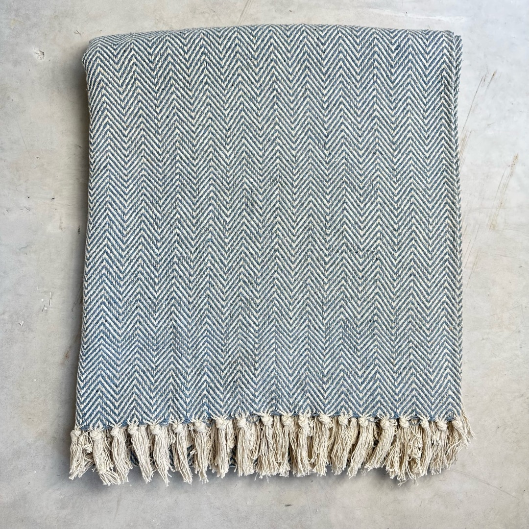 Extra-large 100% soft cotton throws in a timeless chevron pattern with ...