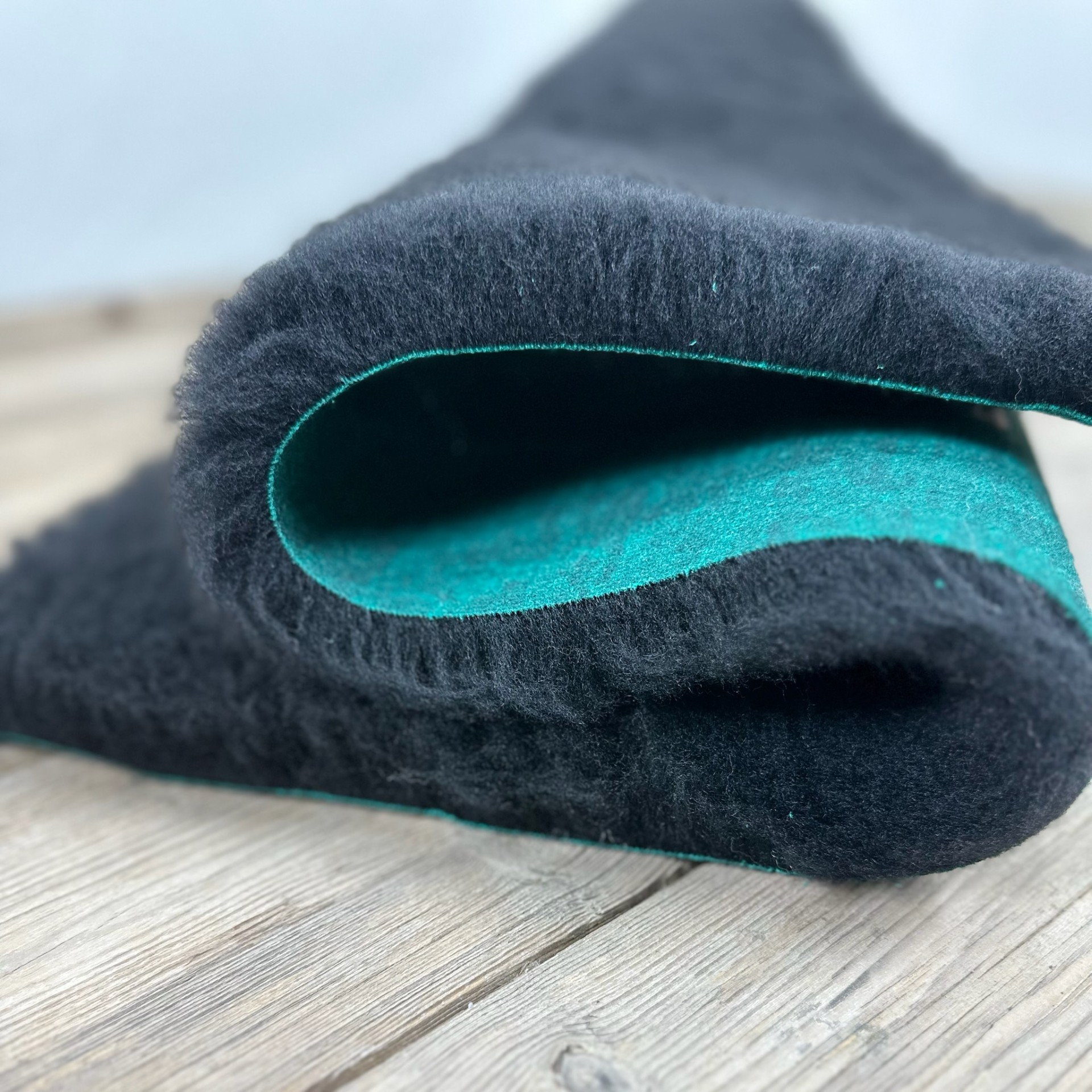 Black Traditional vet bedding,vet bed cut in squares or rolls Dog ...