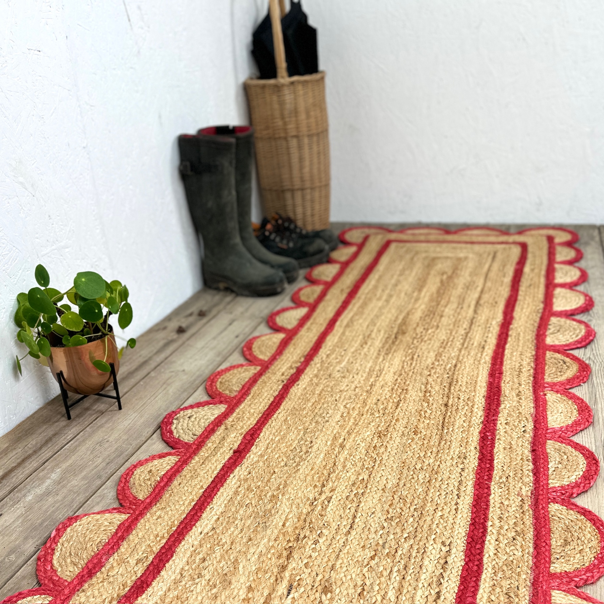 Jute runner rugs with scallop edge and coloured frame Size: 75cm x ...