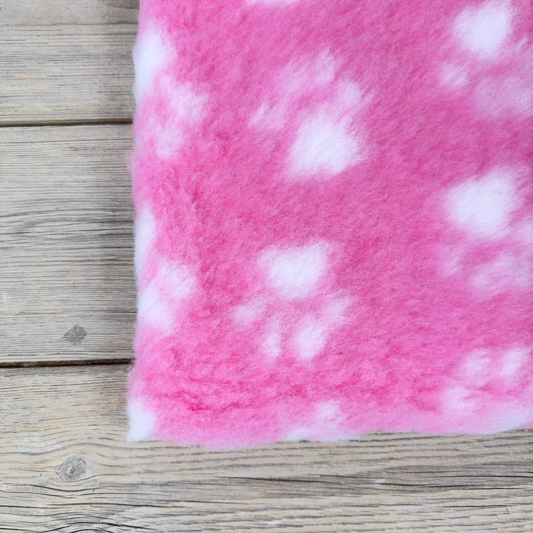 Pink Paw Non Slip Vet Bedding. Vet bed cut in squares and rolls Vetbed ...