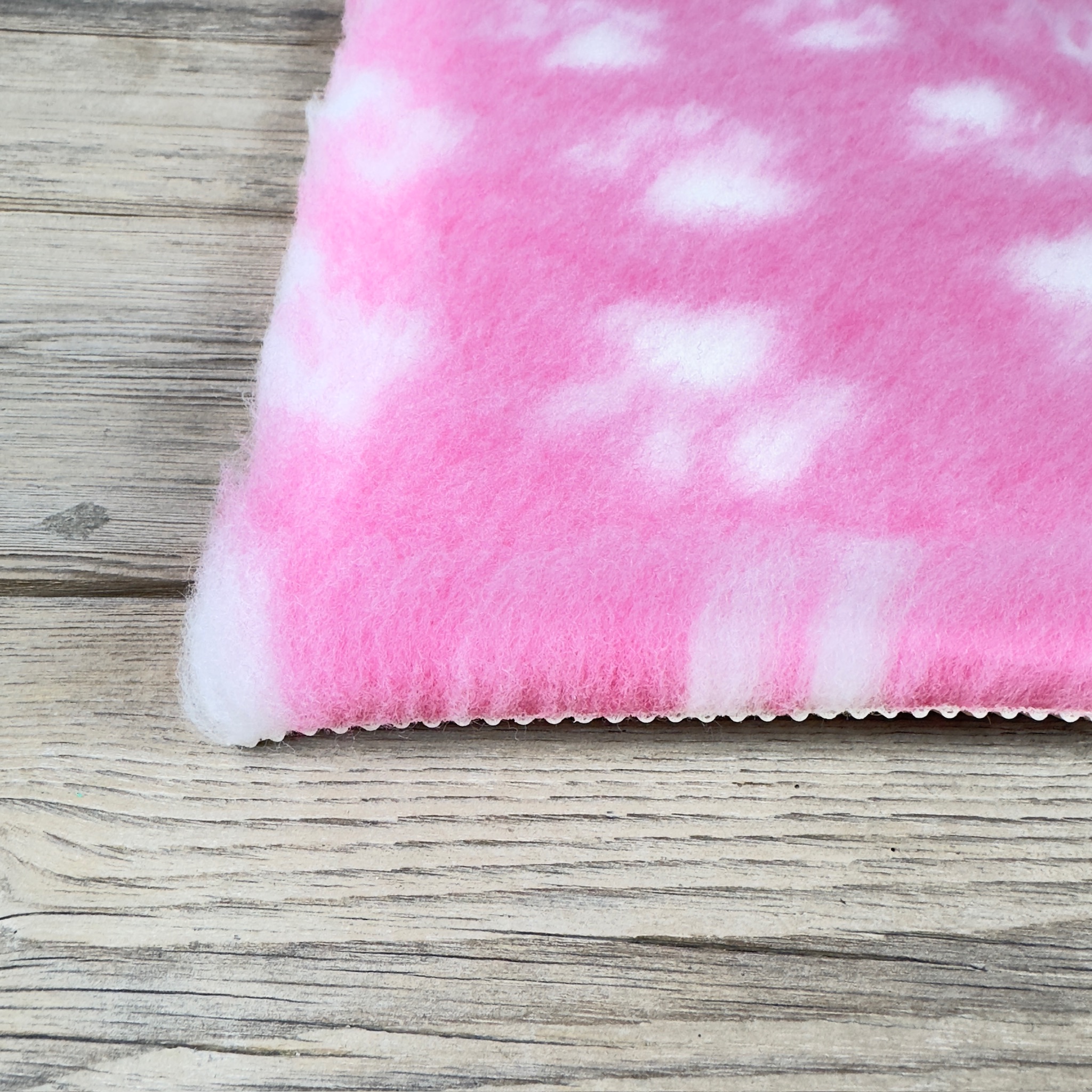 Pink Paw Non Slip Vet Bedding. Vet bed cut in squares and rolls Vetbed ...