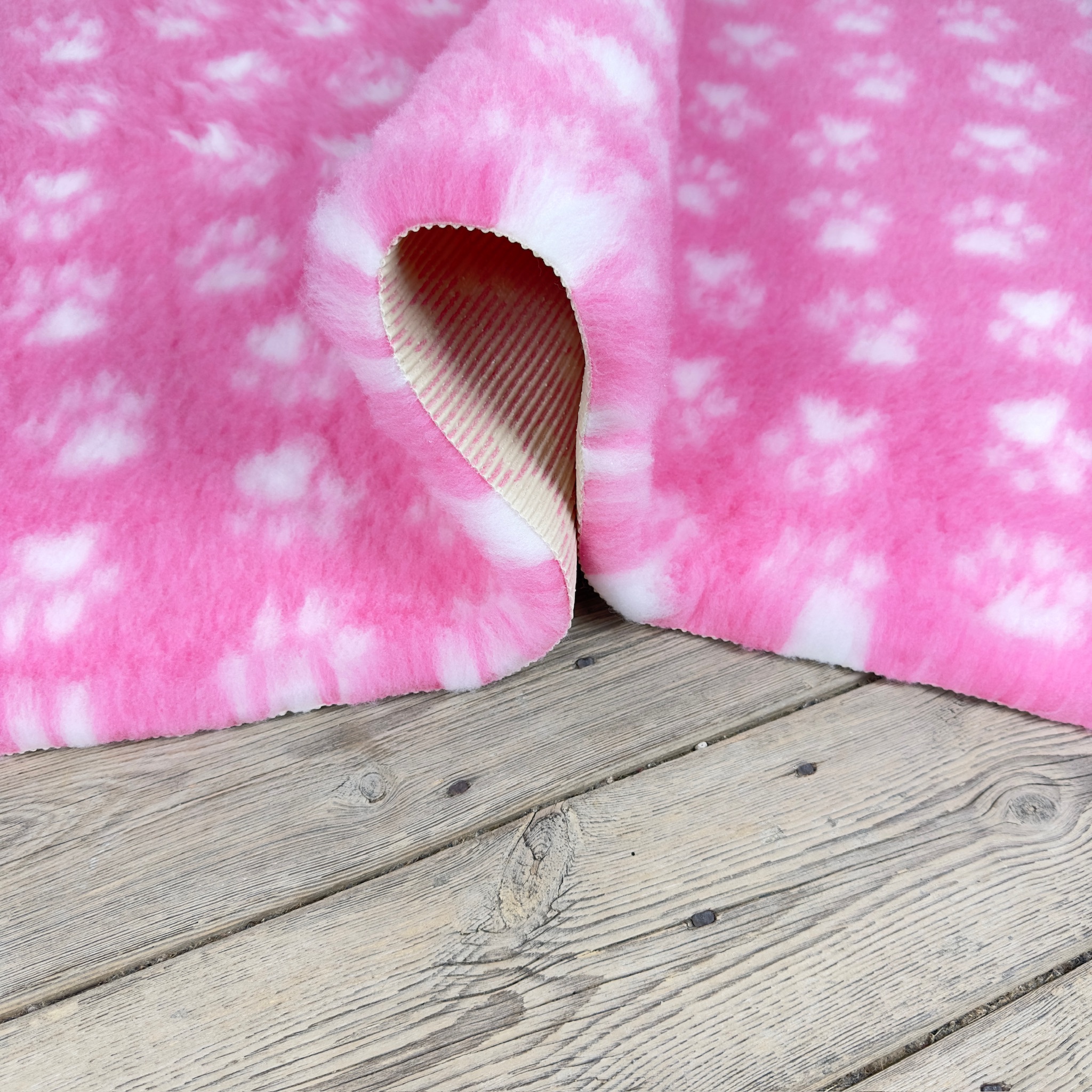 Pink Paw Non Slip Vet Bedding. Vet bed cut in squares and rolls Vetbed ...